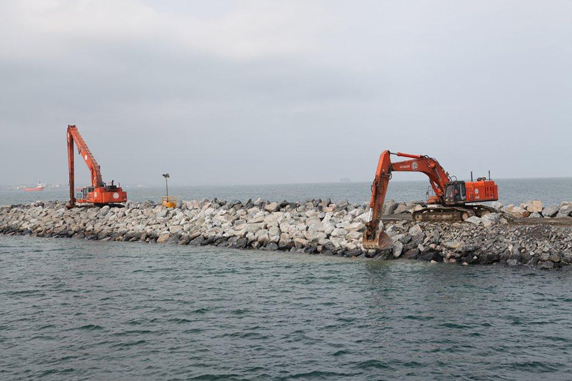Design heavy of breakwater and oil tanker terminal, Tema area - Walhout ...